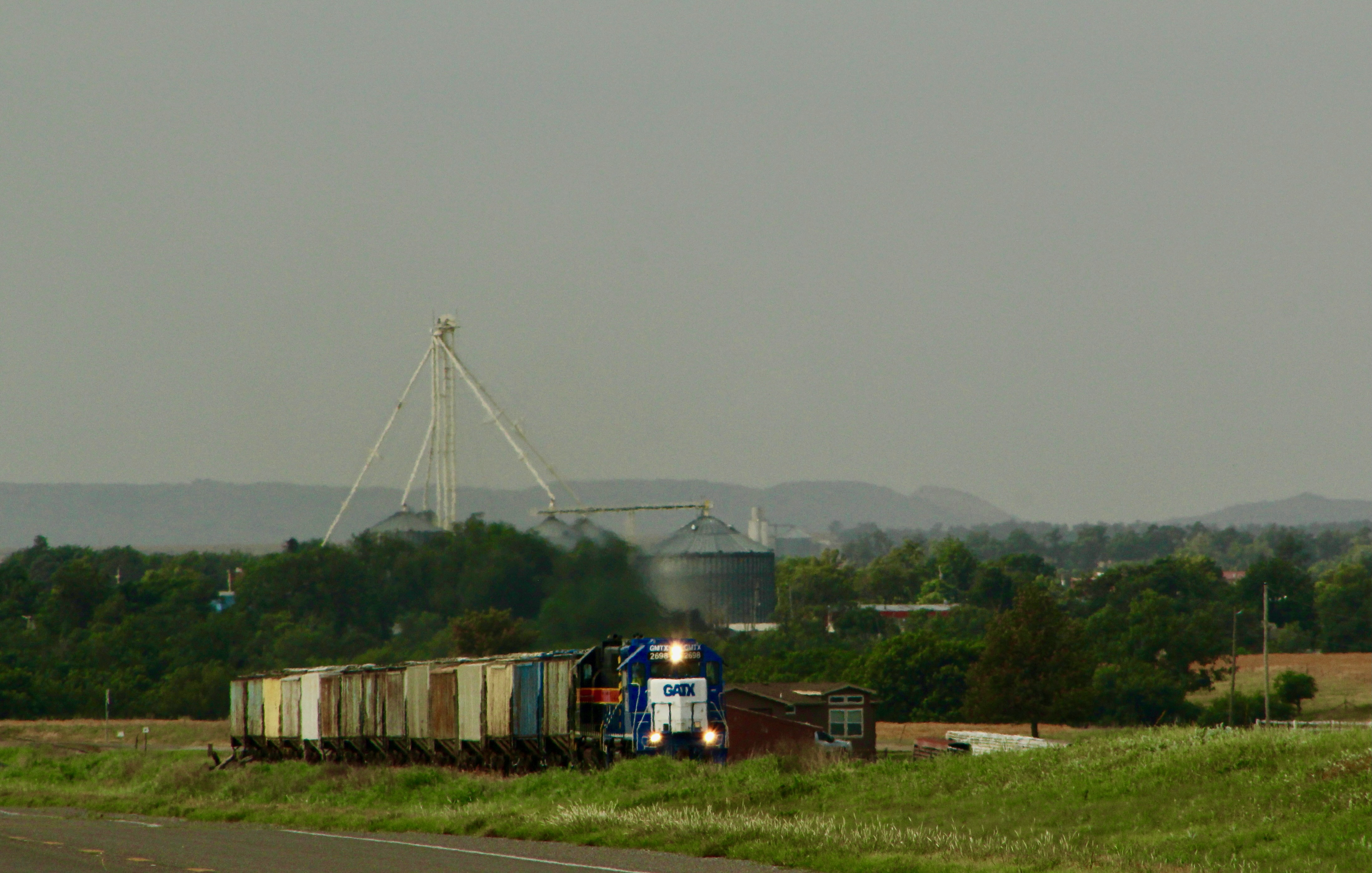 Chasing Wheat Trains – Red Dirt and Rails